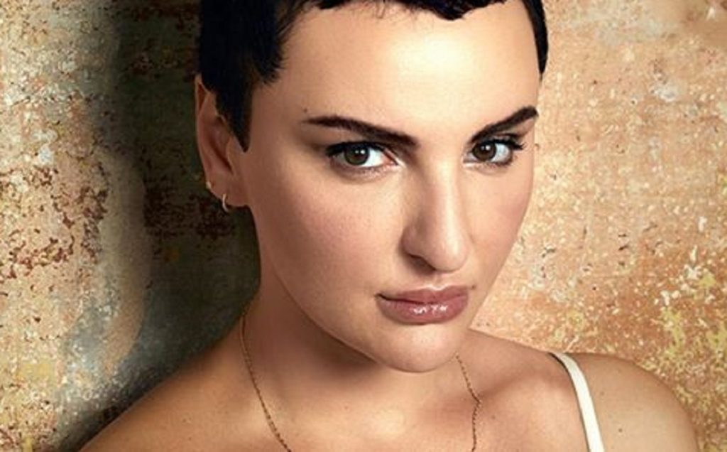 Arisa, la foto su Ig nel segno del body positive: 'Sono un panino al ...