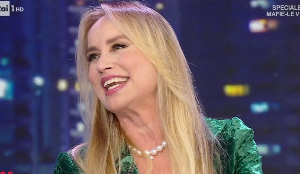 Gloria Guida sorprende tutti a La vita in diretta: 'Io e mia madre ...